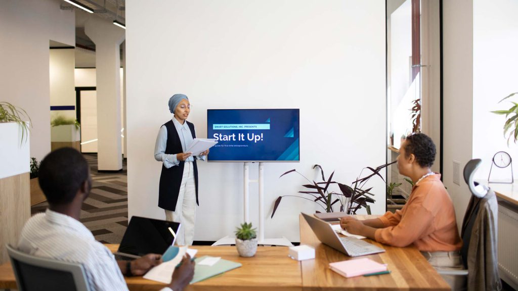 Meeting Room Smart Board vs. Traditional Whiteboards